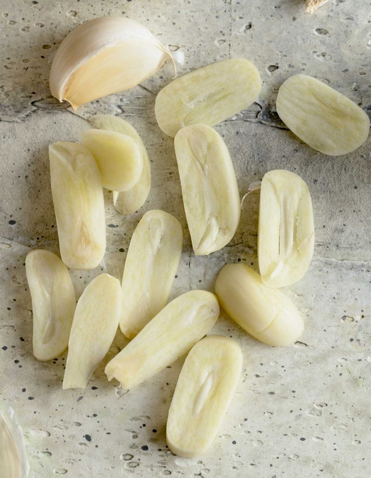 How to Cut Garlic - Chefjar