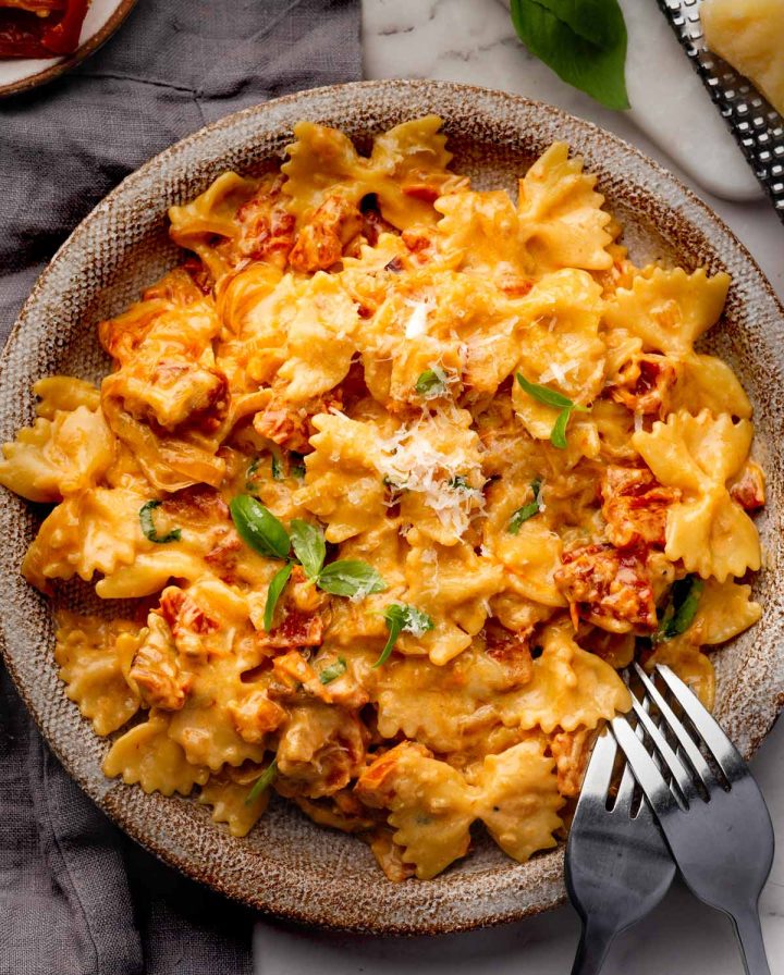 Caramelized Onion Pasta - Chefjar
